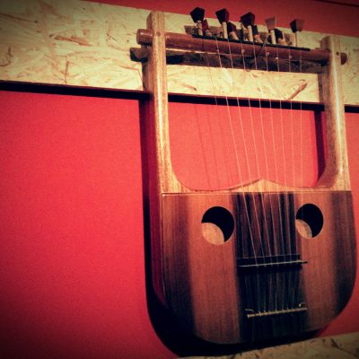 The Lyre of Sappho II (7 strings) – ancient Greek barbiton lyre | Luthieros