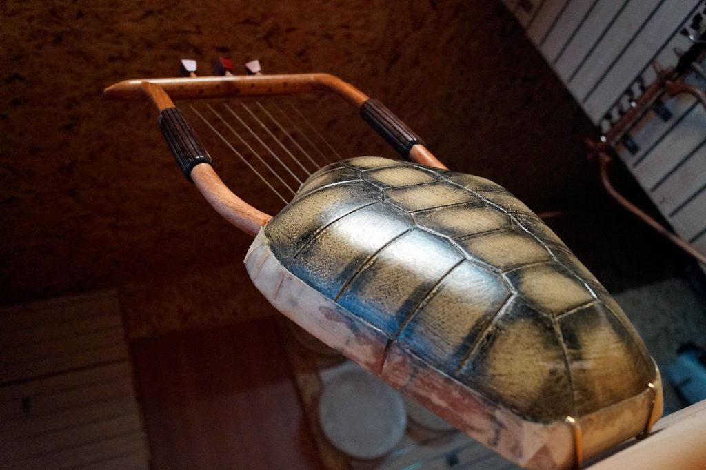 The first Lyre of Apollo (7 strings) – ancient Greek lyre | Luthieros