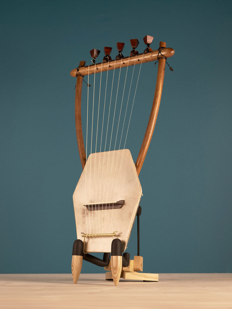Dark Lyre of Orpheus (9 strings) – ancient Greek lyre | LUTHIEROS